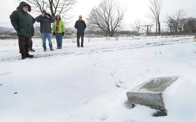 Residents brave cold, snow to mark Knox Mine Disaster | The Sunday Dispatch