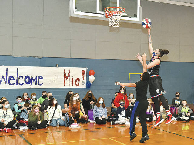 Harlem Globetrotter Mia Hopkins returns to Pittston Area Middle School ...